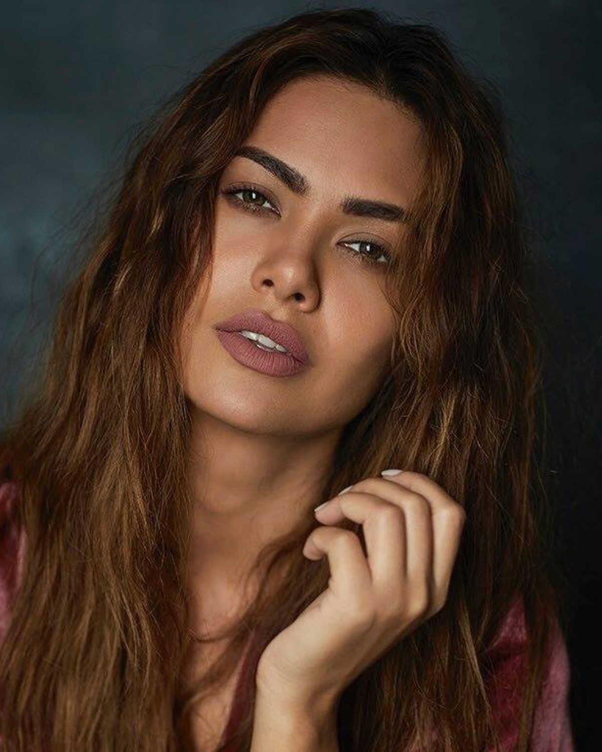 Esha Gupta Biografia : Esha Gupta Wiki, edat, valor net, xicot, família ...