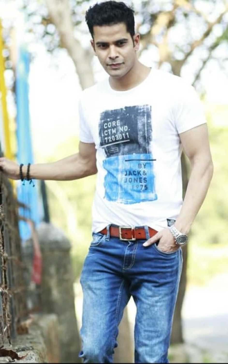 Anand Raaj movies, filmography, biography and songs - Cinestaan.com